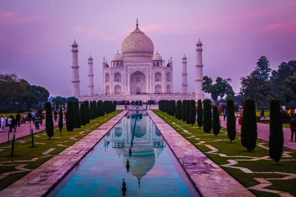 The Changing Colors of the Taj Mahal: A Visual Journey